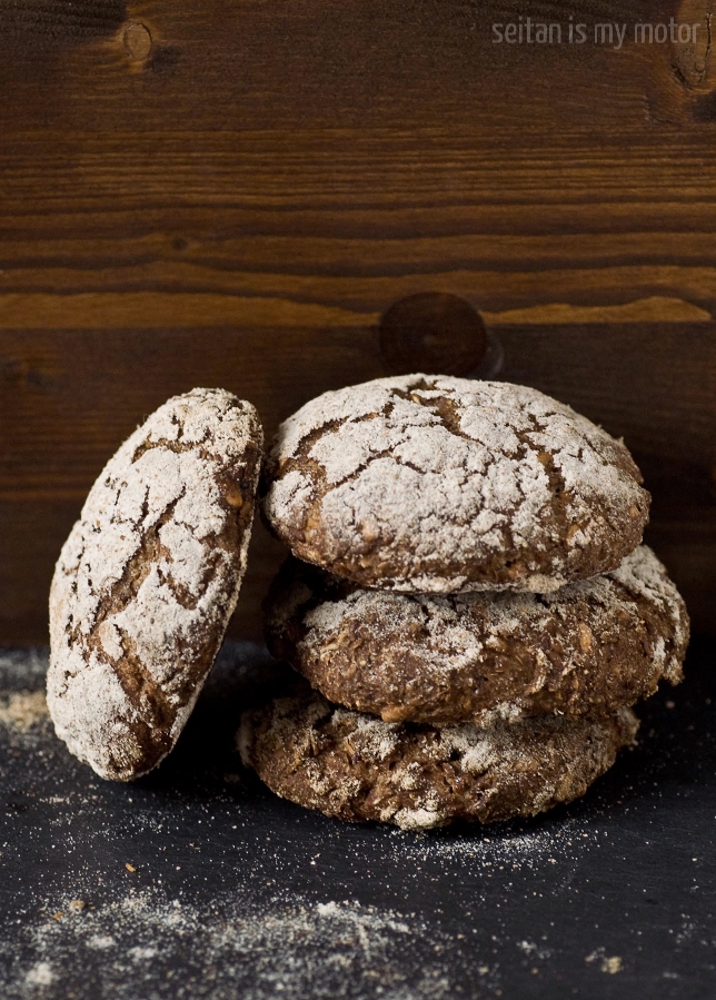Amazing Whole Grain Rye Rolls - seitan is my motor