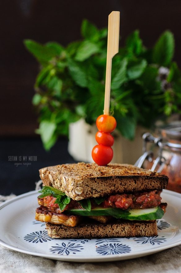 Quick Tomato Mint Salsa (Plus Sandwich Idea) – seitan is my motor