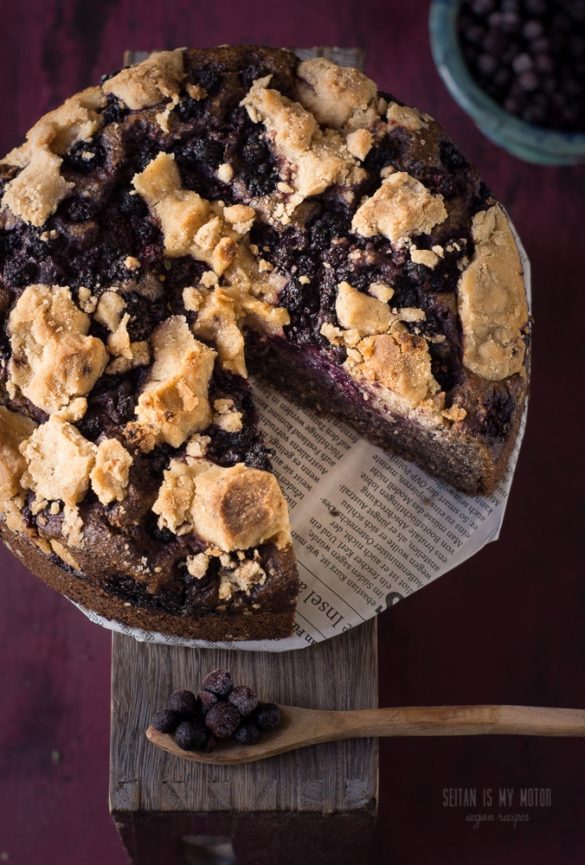 Poppy Seed Crumb Cake with Berries - seitan is my motor
